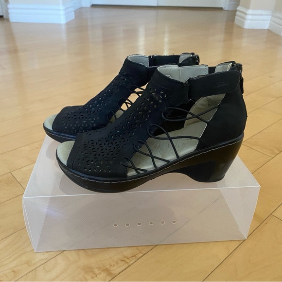JBU | Shoes | Jbu Black Sandals With Perforated Design | Poshmark